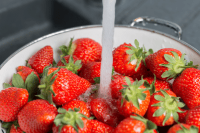 How to Clean Strawberries | Solvermatic
