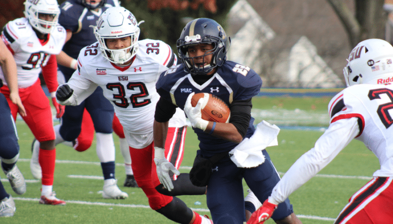 How To Read The Defense As A Quarterback In Football | Solvermatic